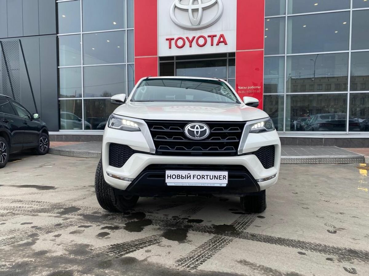 Купить б/у Toyota Fortuner II Рестайлинг 2.7 AT (166 л.с.) 4WD бензин ...