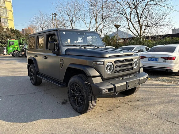 Купить б/у BAW 212 T01 2024-2025 2.0 AT (238 л.с.) 4WD бензин автомат ...