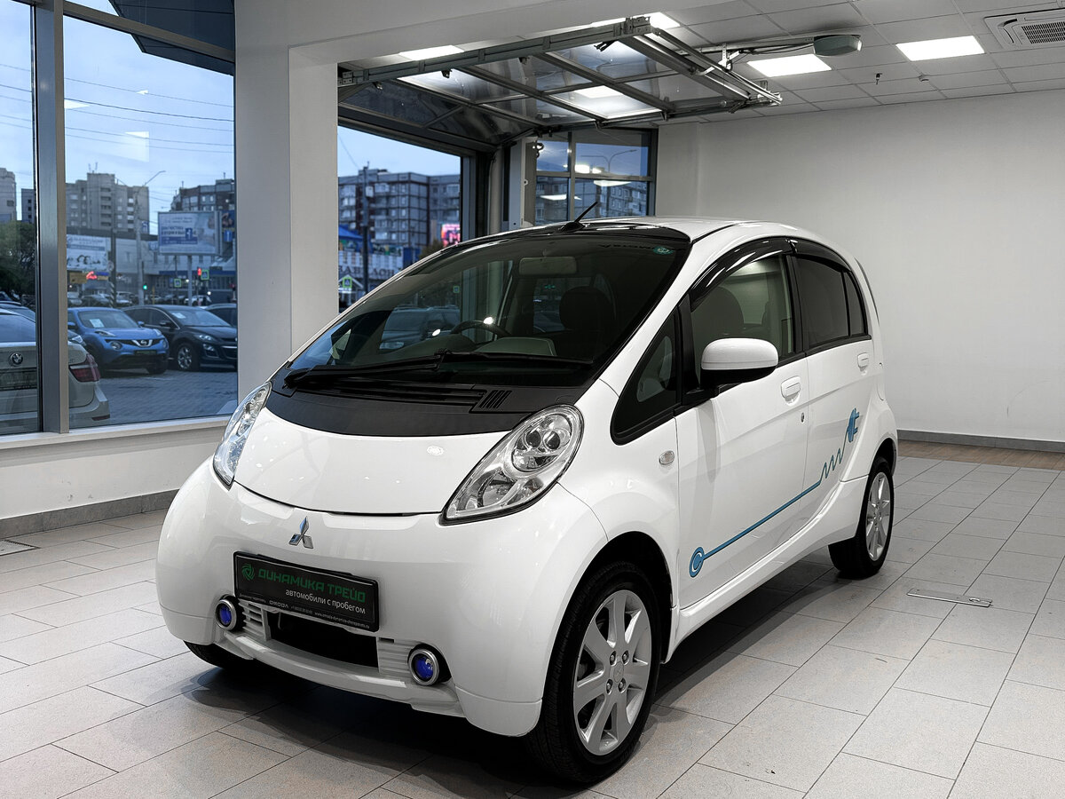 Купить б/у Mitsubishi i-MiEV 2009-2015 Electro AT (47.0 кВт) электро автомат в Череповце: белый ...