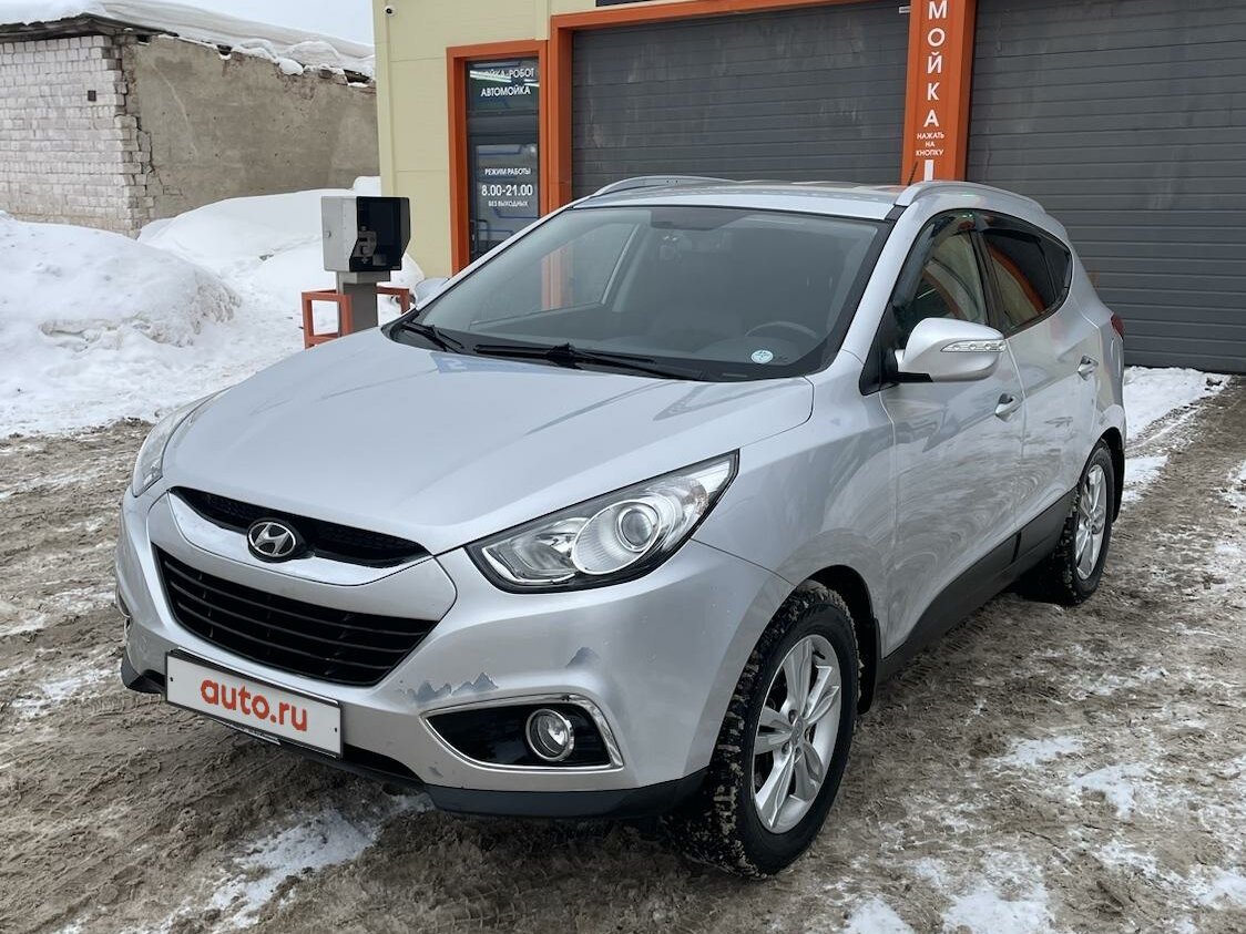 Купить б/у Hyundai ix35 I 2.0 AT (150 л.с.) 4WD бензин автомат в Ижевске: серебристый Хендай ...