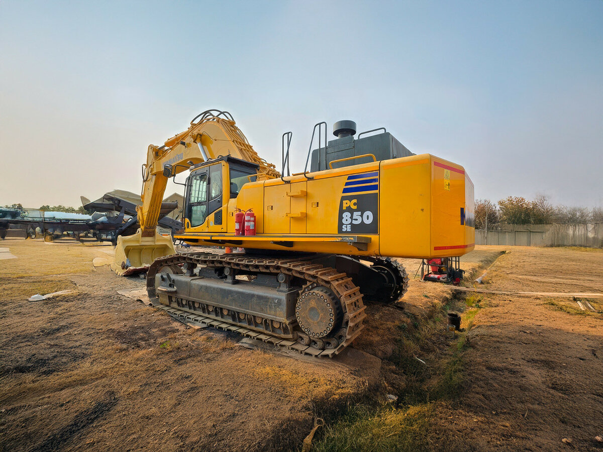Купить новый Komatsu PC850 в Москве: жёлтый гусеничный экскаватор 2024 ...
