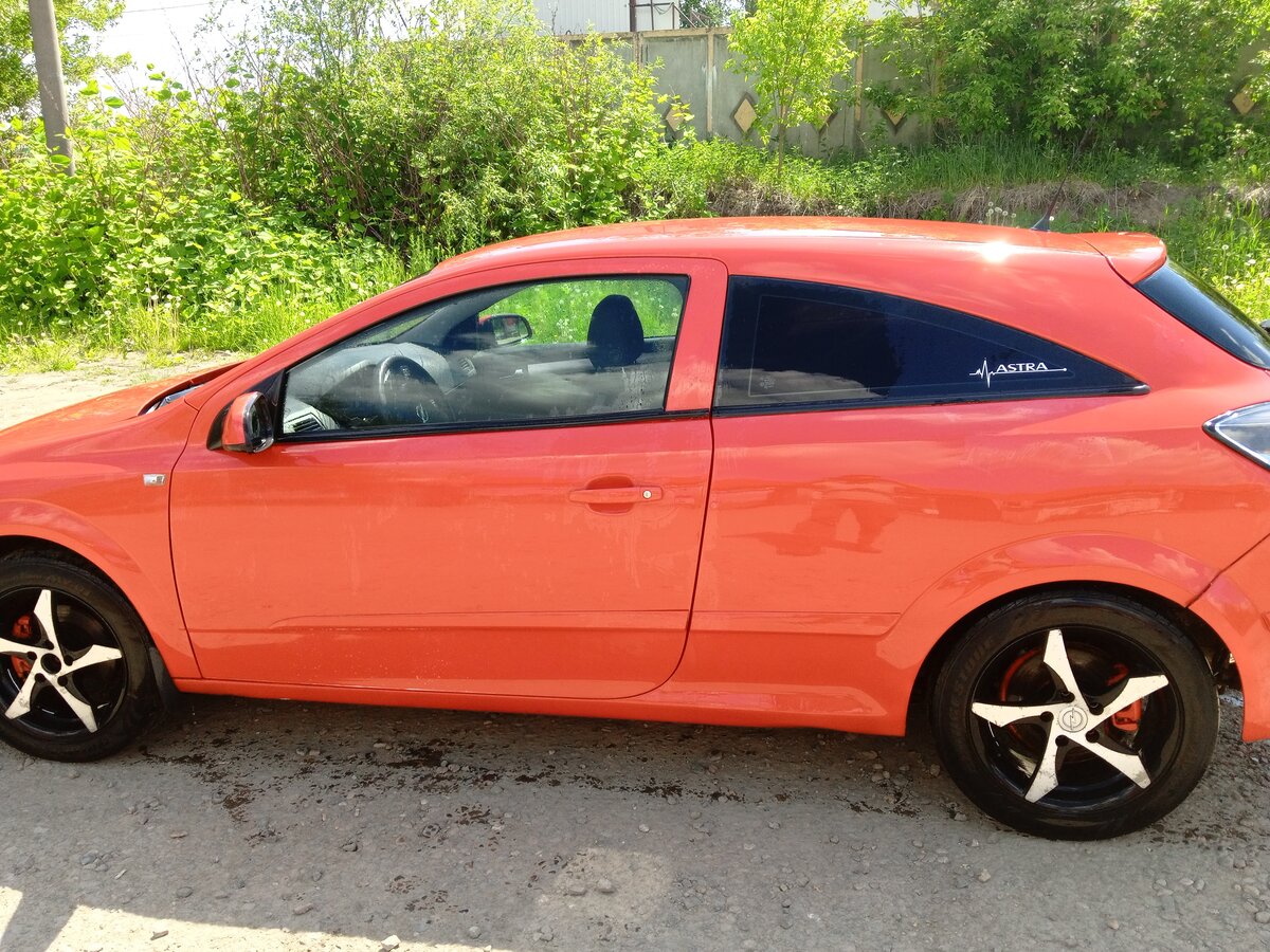 Купить б/у Opel Astra H Рестайлинг GTC 1.6 MT (115 л.с.) бензин ...