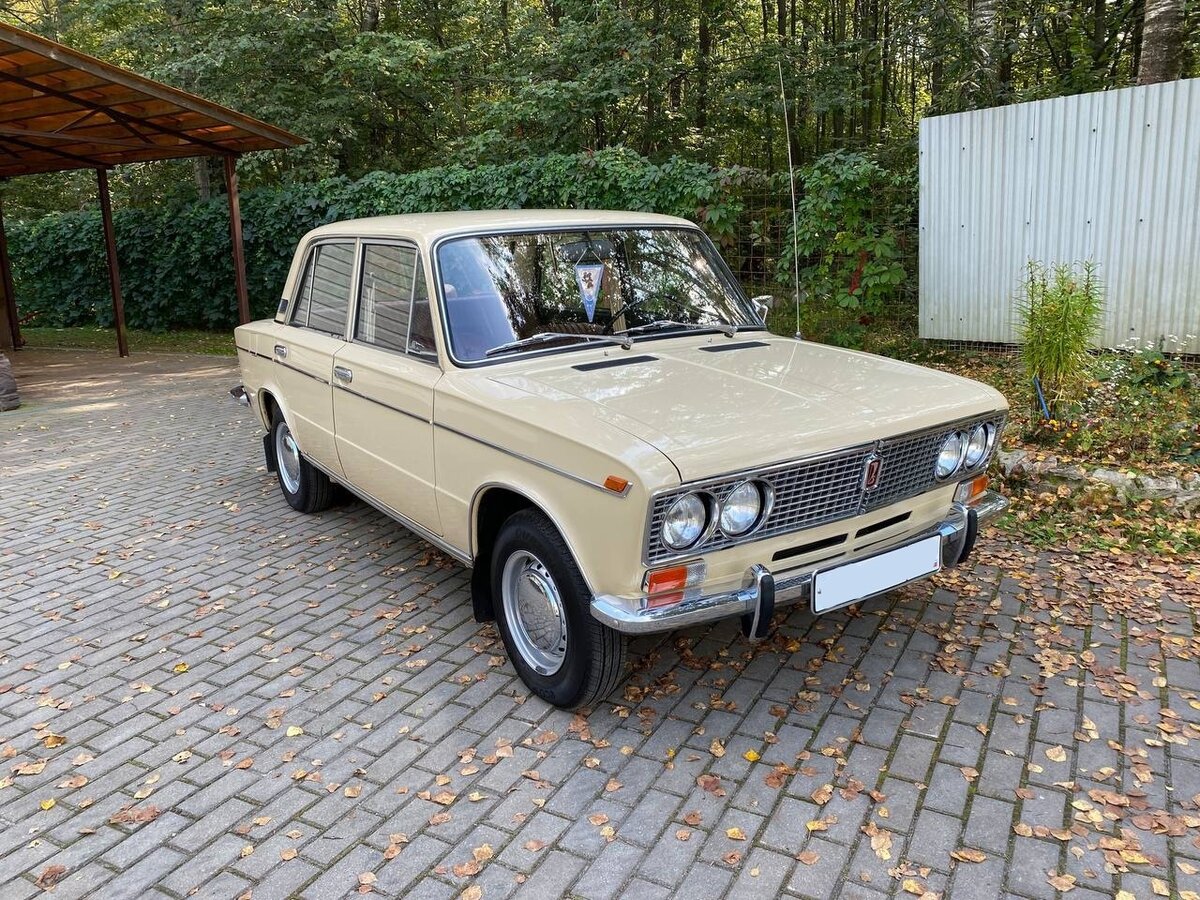 Купить б/у Lada (ВАЗ) 2103 1972-1984 1.5 MT (75 л.с.) бензин механика в Чехове: бежевый Лада ...