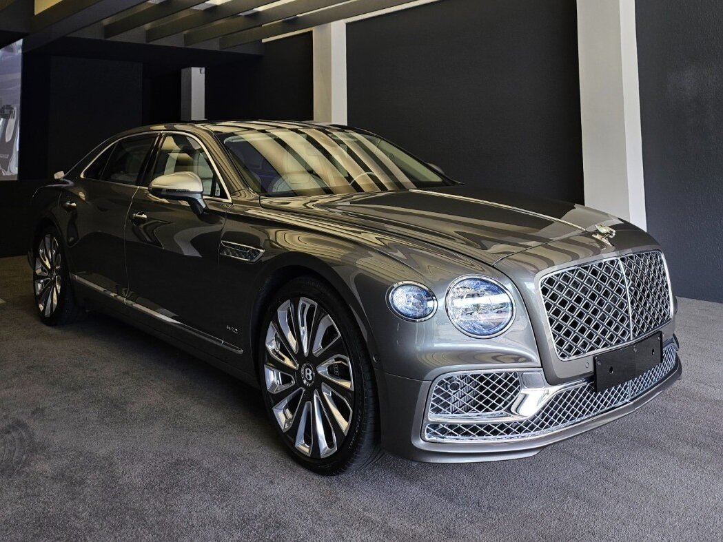 Купить б/у Bentley Flying Spur III 4.0 AMT (550 л.с.) 4WD бензин робот ...