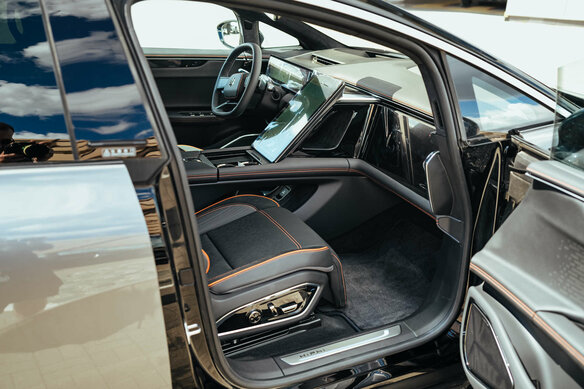 Купить новый HiPhi X 2020-2024 Electro AT (440.0 кВт) 4WD электро автомат в Москве: серый Хипхи ...