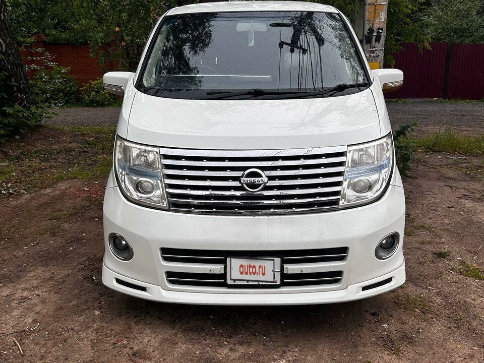Купить б/у Nissan Elgrand II (E51) 2.5 AT (186 л.с.) 4WD бензин автомат в Москве: белый Ниссан ...