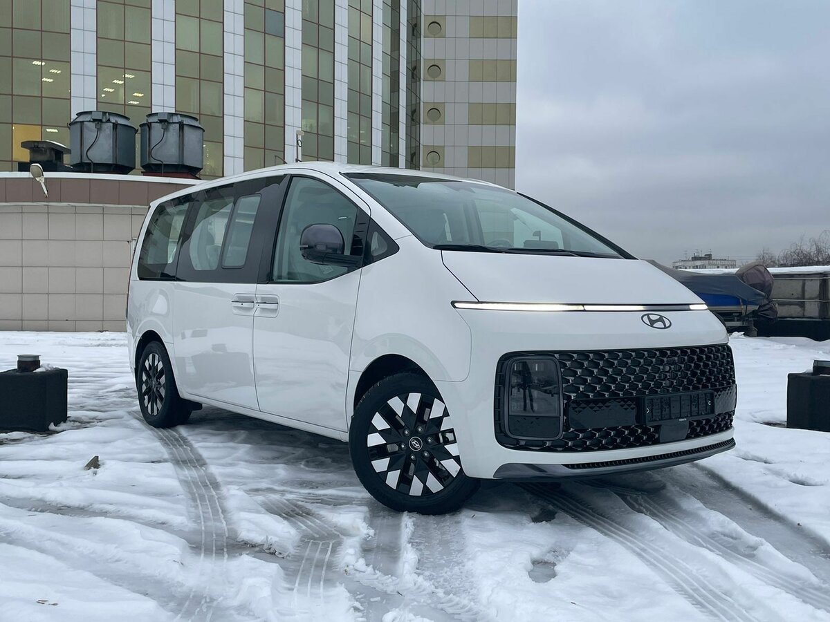 Купить б/у Hyundai Staria 2021-2025 2.2d AT (177 л.с.) 4WD дизель ...