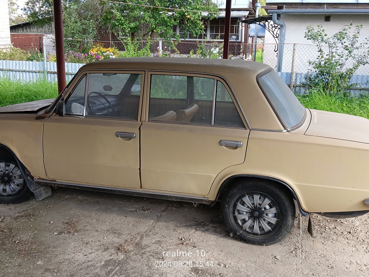 Купить б/у Lada (ВАЗ) 2101 1970-1988 1.2 MT (64 л.с.) бензин механика в Москве: бежевый Лада ...