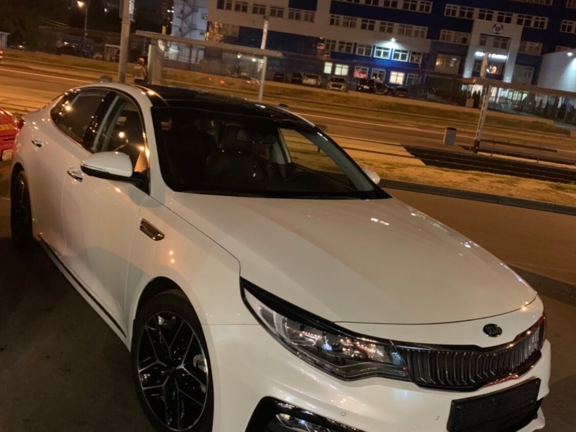 Купить б/у Kia K5 II 1.6 AMT (180 л.с.) бензин робот в Москве: белый Киа к5 II седан 2018 года ...