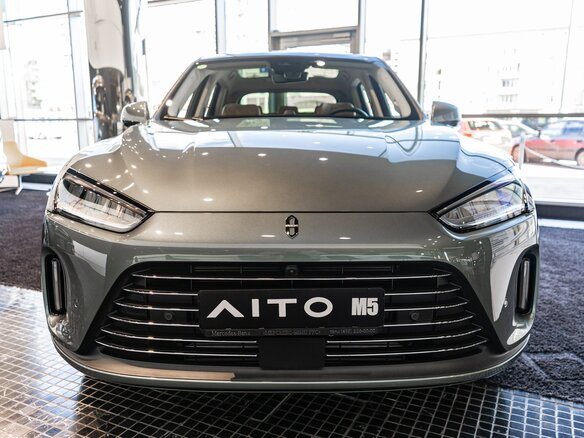 Купить новый Aito M5 2022-2024 1.5hyb AT (496 л.с.) 4WD гибрид автомат в Москве: зелёный Аито м5 ...