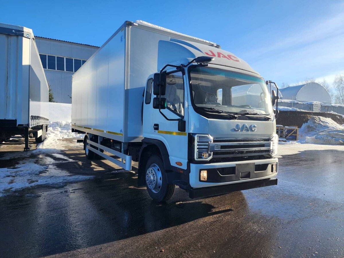 Купить новый JAC N120 дизель механика в Солнечногорске: белый изотермический кузов 2023 года на ...