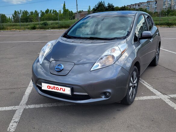 Купить б/у Nissan Leaf I (ZE0/AZE0) Electro AT (80.0 кВт) электро автомат в Таганроге: серый ...