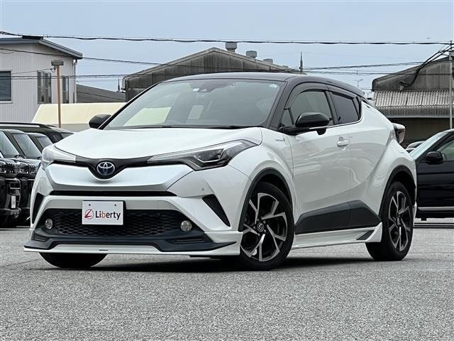 Купить б/у Toyota C-HR I Рестайлинг 1.2 CVT (116 л.с.) бензин вариатор во Владивостоке: белый ...