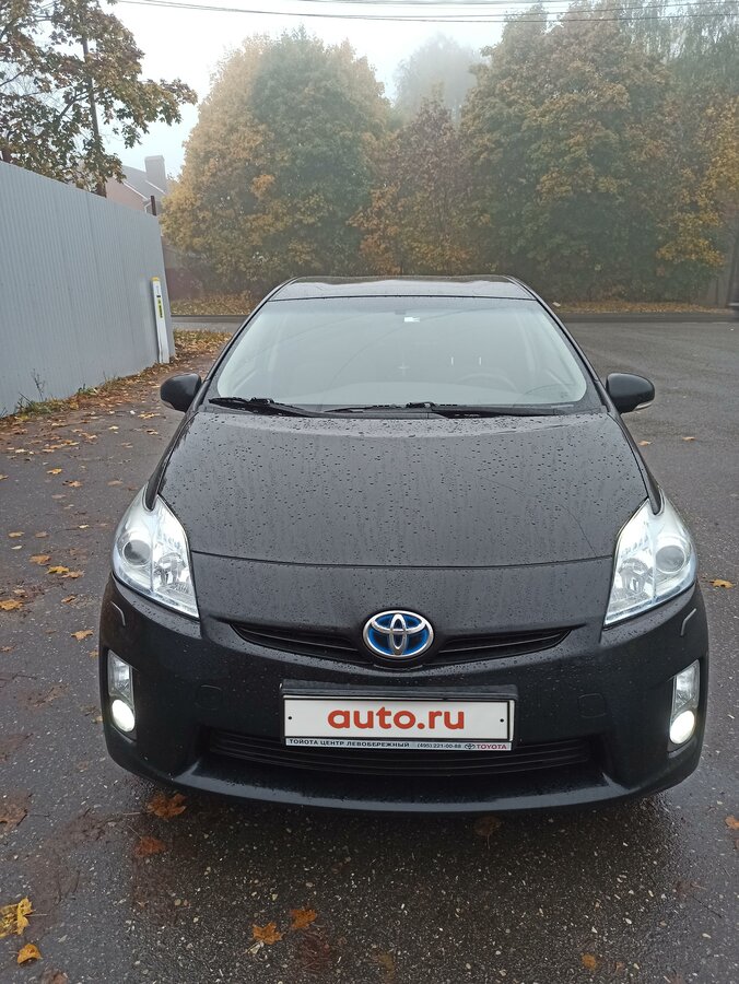 Купить б/у Toyota Prius III (XW30) 1.8hyb AT (99 л.с.) гибрид автомат в ...