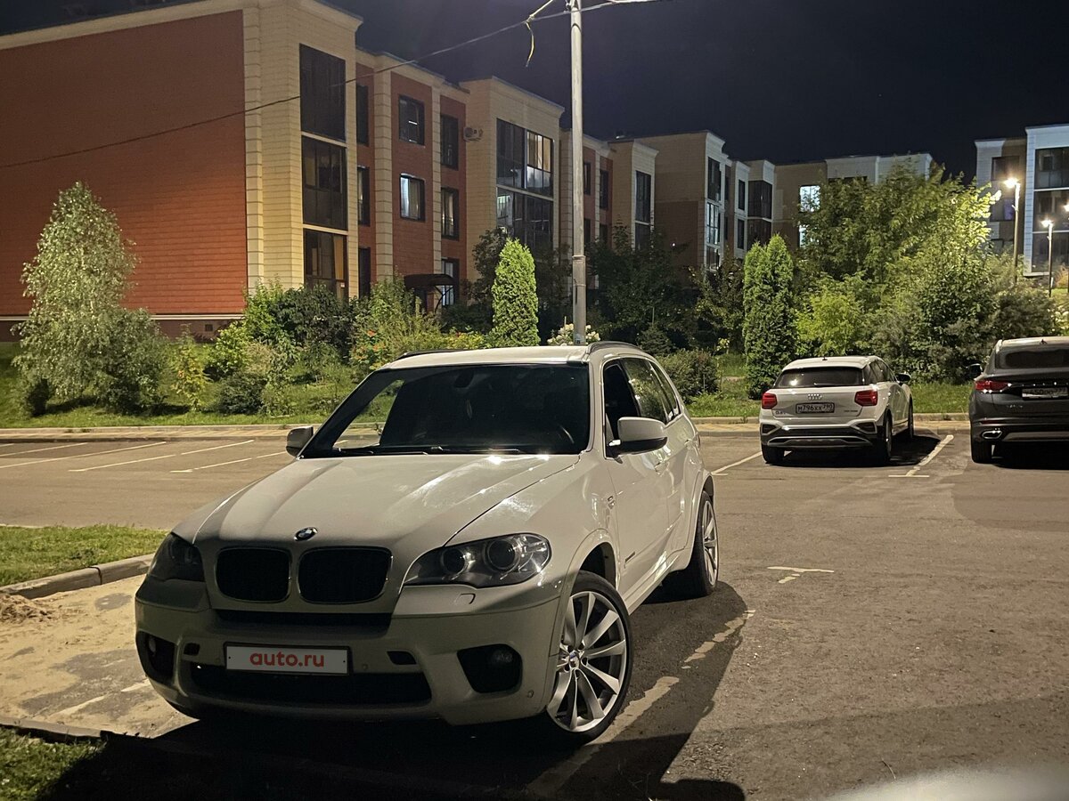 Купить б/у BMW X5 II (E70) Рестайлинг 35i 3.0 AT (306 л.с.) 4WD бензин автомат в Москве: белый ...