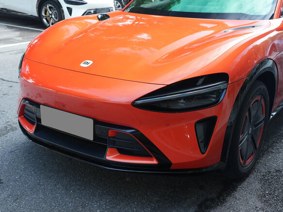 Купить б/у Xiaomi YU7 2025-2025 Electro AT (508.0 кВт) 4WD электро автомат в Москве: оранжевый ...