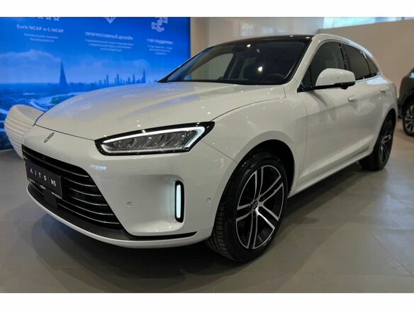 Купить новый Seres M5 2023-2025 (Aito) 1.5hyb AT (496 л.с.) 4WD гибрид автомат в Москве: белый ...