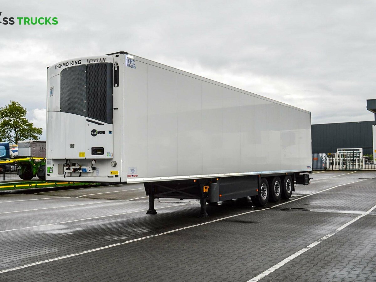 Купить б/у Schmitz Cargobull SKO в Москве: белый полуприцеп ...