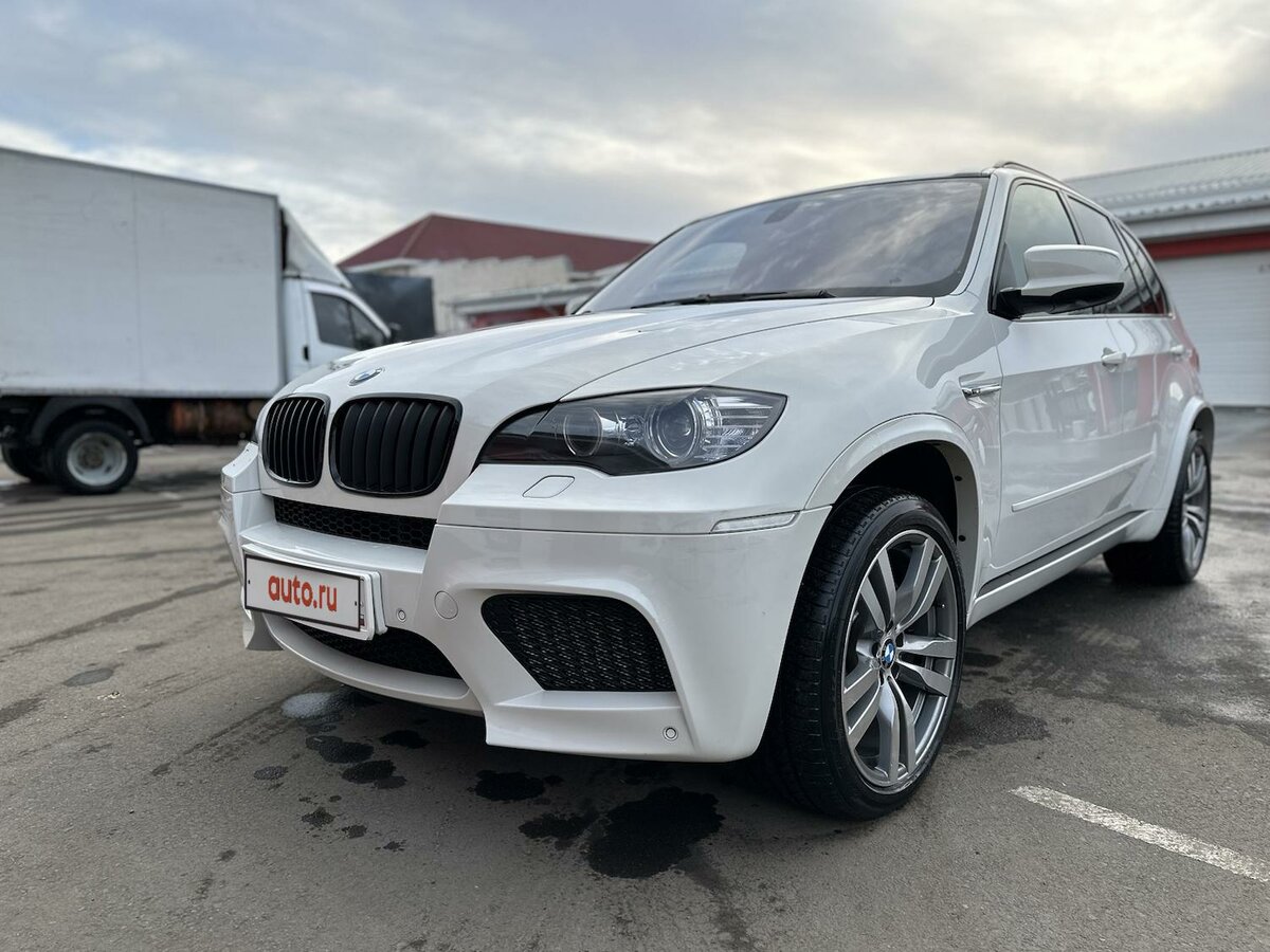 Купить б/у BMW X5 M I (E70) 4.4 AT (555 л.с.) 4WD бензин автомат в Черкесске: белый БМВ Х5 М I ...