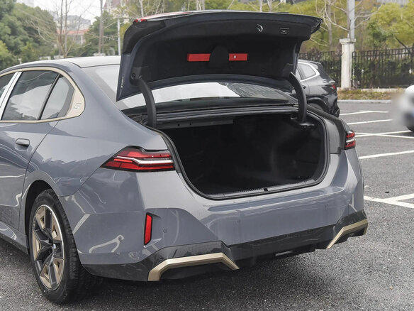 Купить б/у BMW 5 серии VIII (G60/G61/G68) 525Li 2.0 AT (190 л.с.) бензин автомат в Сыктывкаре ...