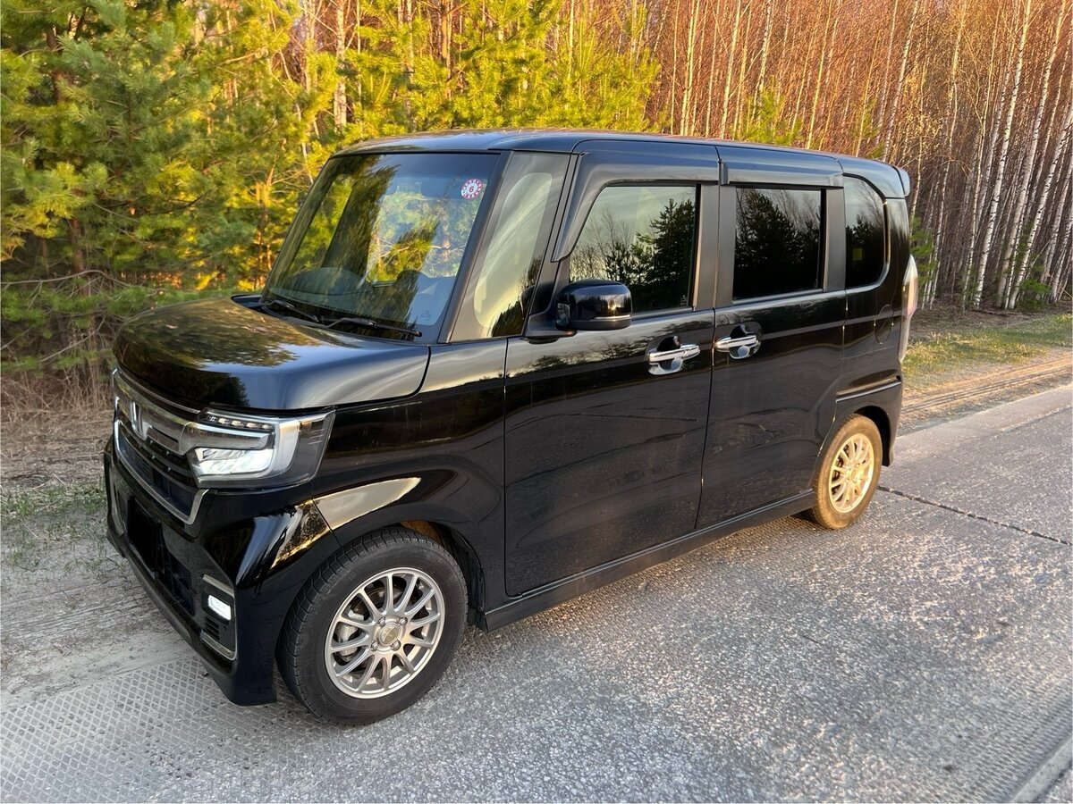 Купить б/у Honda N-BOX II Рестайлинг 0.7 CVT (58 л.с.) бензин вариатор в Междуреченском: чёрный ...