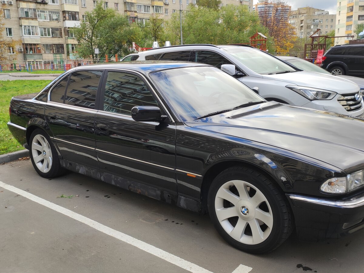 Купить б/у BMW 7 серии III (E38) 728i 2.8 AT (193 л.с.) бензин автомат в Москве: чёрный БМВ 7 ...