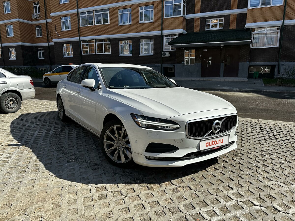 Купить б/у Volvo S90 II Long 2.0 AT (250 л.с.) 4WD бензин автомат в Москве: белый Вольво S90 II ...