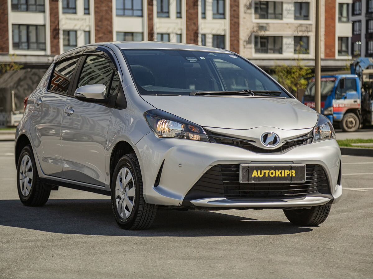 Купить б/у Toyota Vitz III (XP130) Рестайлинг 1.3 CVT (95 л.с.) 4WD ...