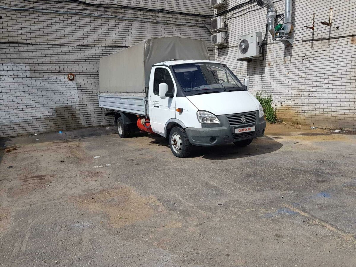 Купить б/у ГАЗ ГАЗель (3302) бензин механика в Москве: белый бортовой грузовик 2009 года по цене ...