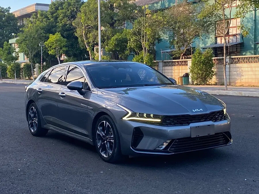 Купить б/у Kia K5 III 2.0 AT (240 л.с.) бензин автомат во Владивостоке: серый Киа к5 III седан ...