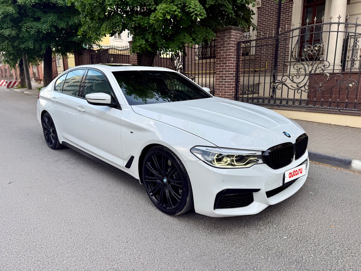 Купить б/у BMW 5 серии VII (G30/G31) 540i 3.0 AT (340 л.с.) бензин автомат в Рязани: белый БМВ 5 ...