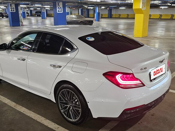 Купить б/у Genesis G70 I 2.0 AT (197 л.с.) 4WD бензин автомат в Москве: белый Генезис Г70 I ...