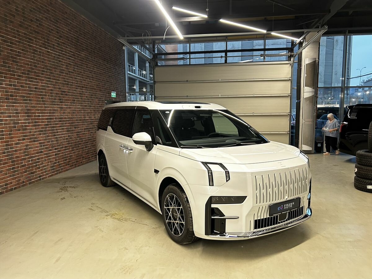 Купить новый Zeekr 009 I Рестайлинг 140 kWh Electro AT (450.0 кВт) 4WD ...