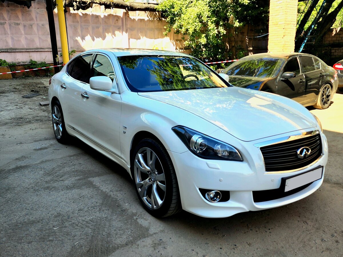 Купить б/у Infiniti Q70 I 3.7 AT (333 л.с.) 4WD бензин автомат в Москве: белый Инфинити ку 70 I ...