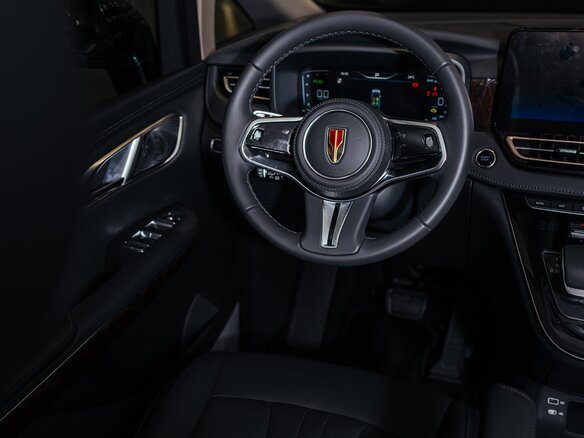 Купить новый Hongqi HQ9 2022-2025 2.0 AT (245 л.с.) бензин автомат в Москве: фиолетовый Хончи ...