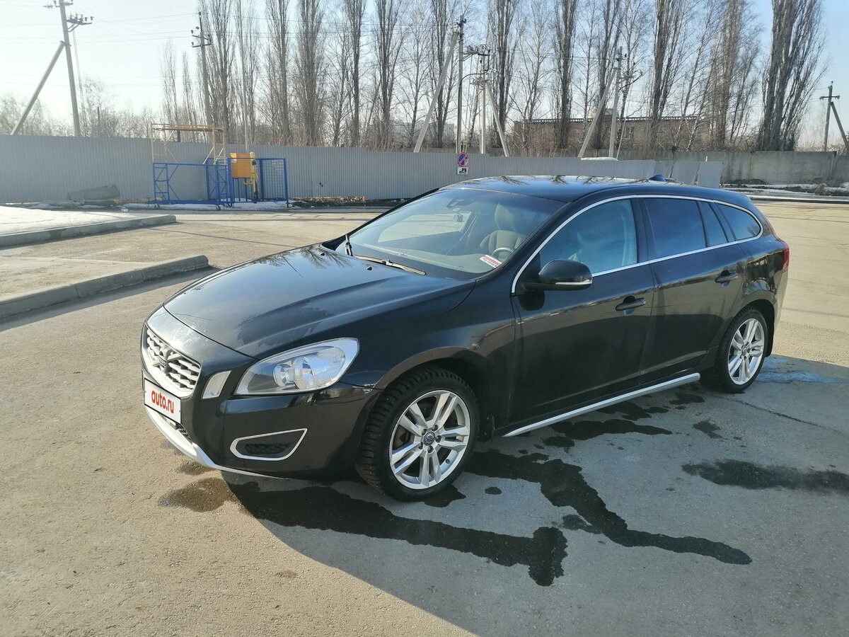 Купить б/у Volvo V60 I 1.6 AT (180 л.с.) бензин автомат в Рязани: чёрный Вольво V60 I универсал ...