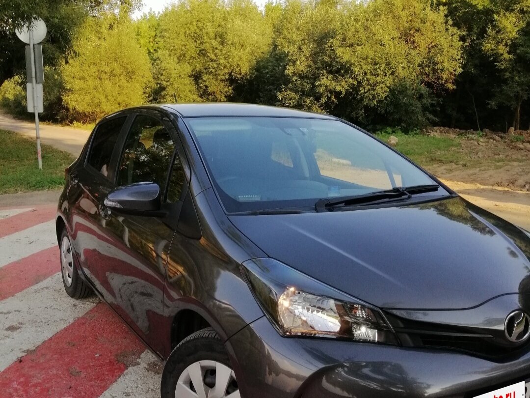 Купить б/у Toyota Vitz III (XP130) Рестайлинг 1.0 CVT (69 л.с.) бензин ...