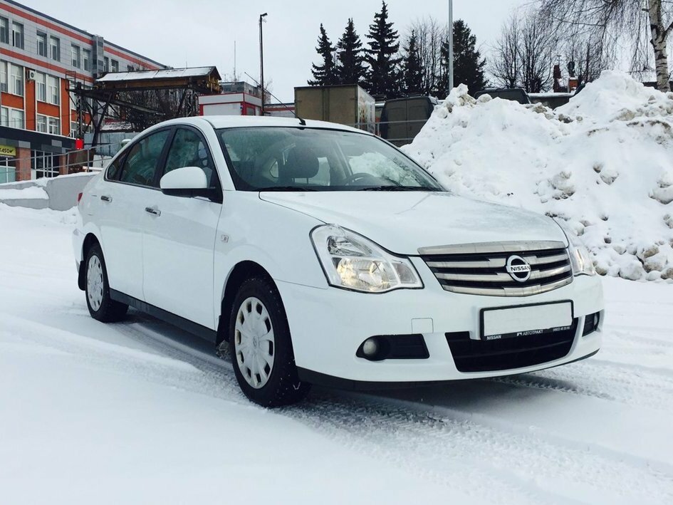 Купить б/у Nissan Almera III (G15) 1.6 MT (102 л.с.) бензин механика в Зеленограде: белый Ниссан ...