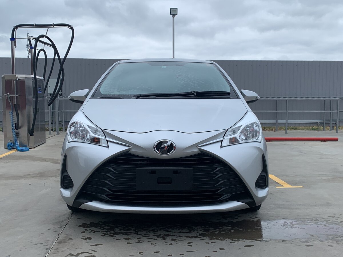 Купить б/у Toyota Vitz III (XP130) Рестайлинг 2 1.0 CVT (69 л.с ...