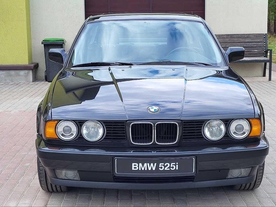Купить б/у BMW 5 серии III (E34) 525i 2.5 MT (170 л.с.) бензин механика в Москве: чёрный БМВ 5 ...