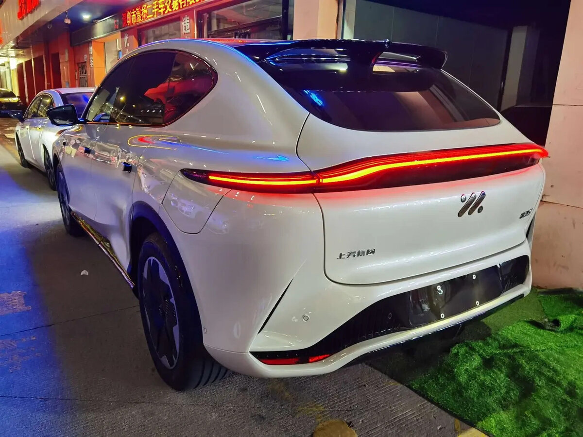 Купить б/у IM Motors (Zhiji) LS7 2023-2023 90 kWh Electro AT (425.0 кВт) 4WD электро автомат во ...