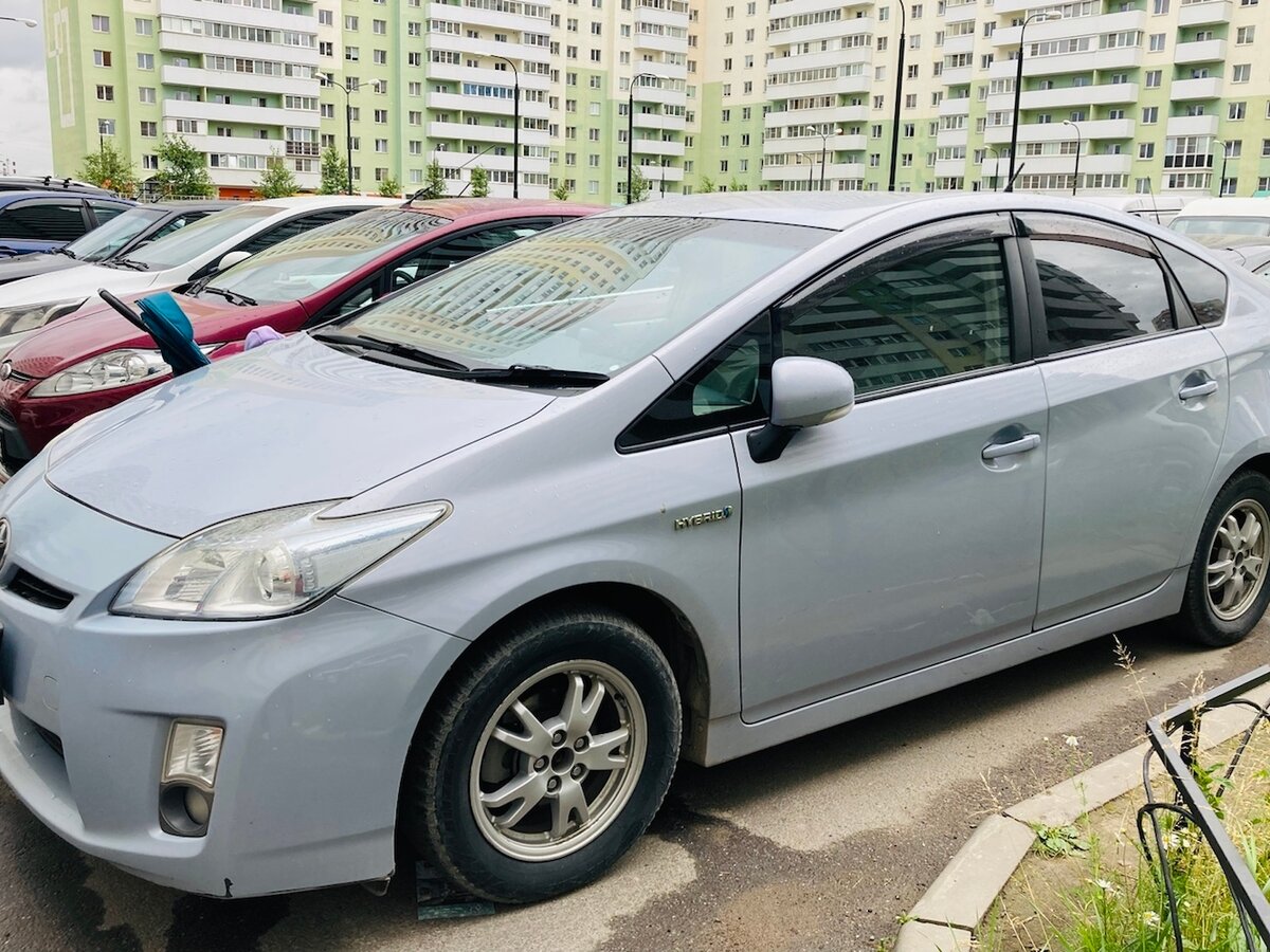 Купить б/у Toyota Prius III (XW30) 1.8hyb AT (99 л.с.) гибрид автомат в ...