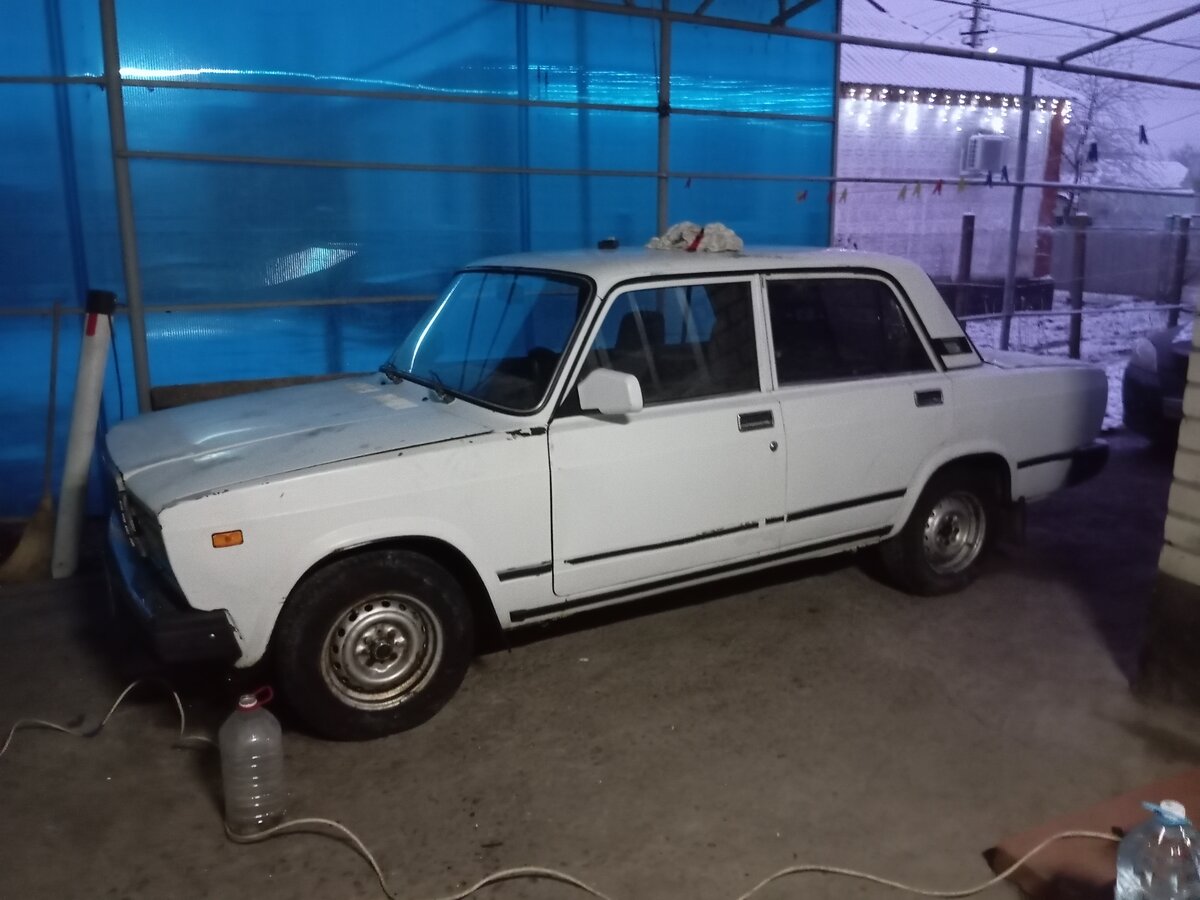 Купить б/у Lada (ВАЗ) 2107 1982-2012 1.6 MT (74 л.с.) бензин механика в Переясловской: белый ...