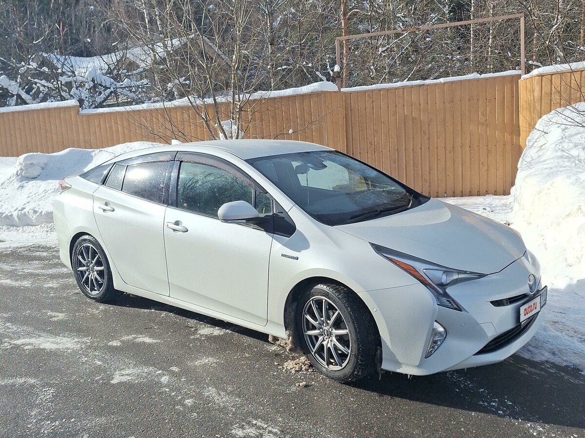 Купить б/у Toyota Prius IV (XW50) 1.8hyb AT (98 л.с.) 4WD гибрид ...