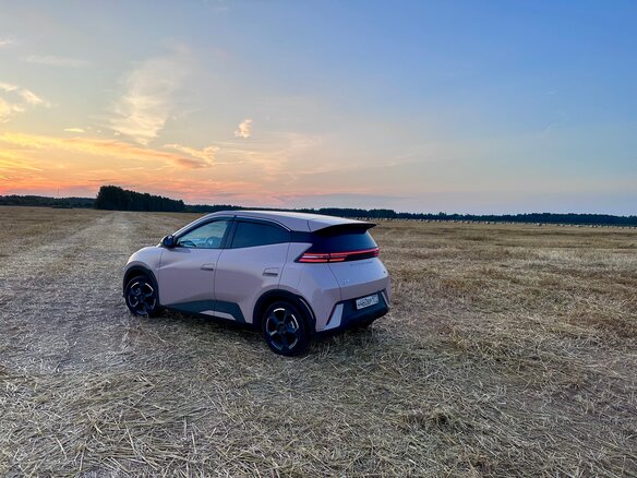 Купить б/у BYD Seagull I 38.88 kWh Electro AT (55.0 кВт) электро автомат в Москве: розовый БИД ...