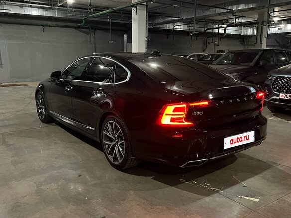 Купить б/у Volvo S90 II 2.0 AT (249 л.с.) бензин автомат в Москве: чёрный Вольво S90 II седан ...