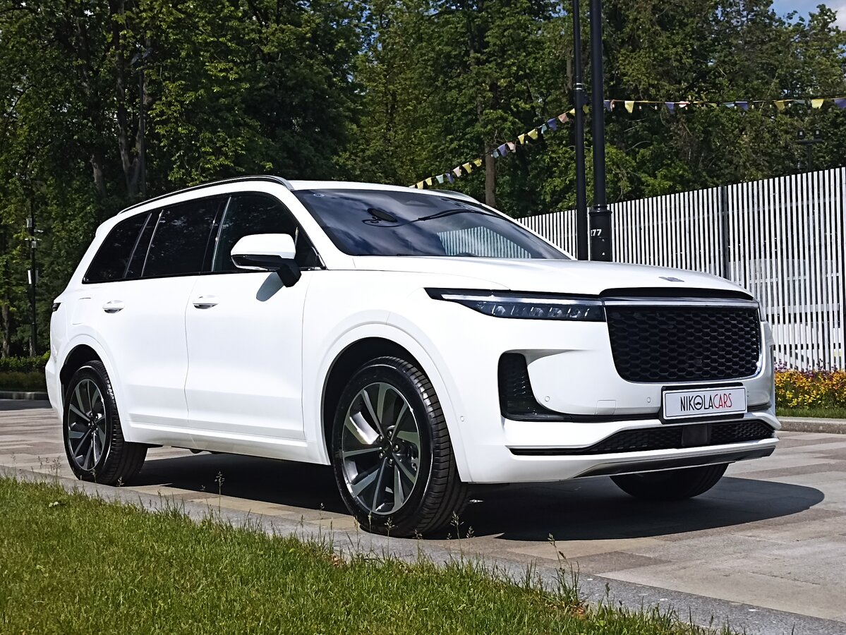 Купить новый LiXiang One 2019-н.в. 1.2hyb CVT (326 л.с.) 4WD гибрид вариатор в Москве: белый ...