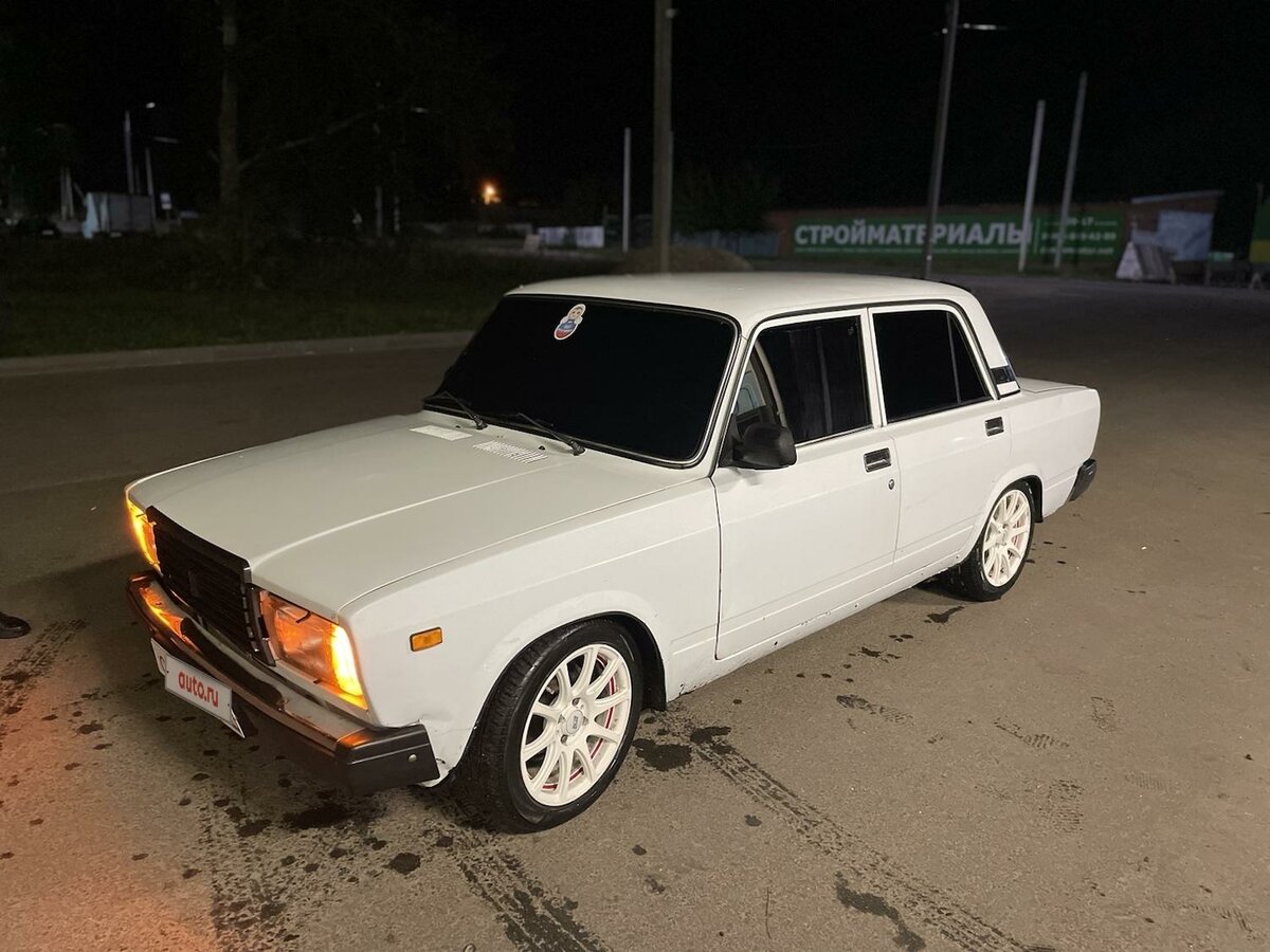 Купить б/у Lada (ВАЗ) 2107 1982-2012 1.6 MT (74 л.с.) бензин механика в Москве: белый Лада 2107 ...