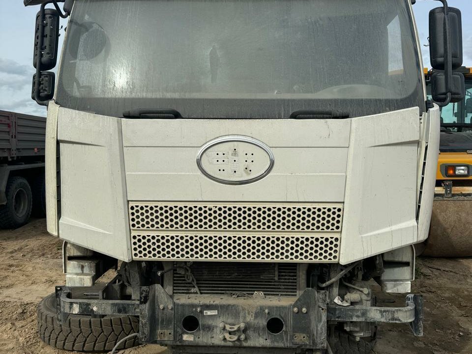 Купить б/у FAW J6 CA3310 дизель механика в Якутске: белый самосвал 2023 года по цене 2 400 000 ...