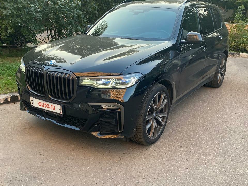 Купить б/у BMW X7 I (G07) M50i 4.4 AT (530 л.с.) 4WD бензин автомат в Москве: чёрный БМВ Х7 I ...